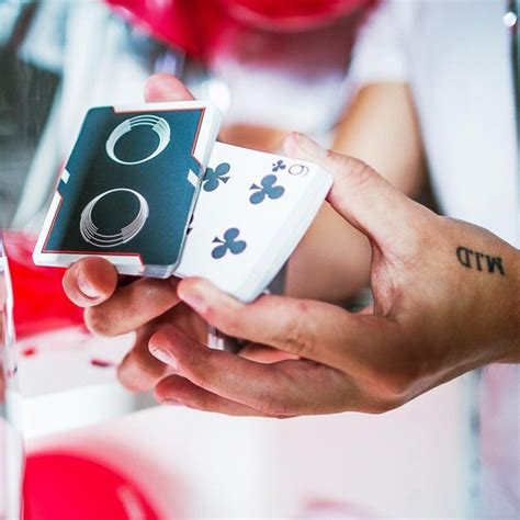 Saturn Hyperspace by Ellusionist – Bonbon.ee