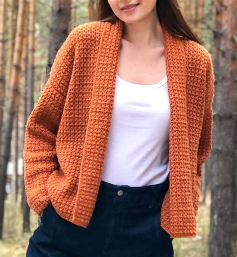 Короткий кардиган крючком | Sweater pattern, Sweater crochet pattern ...