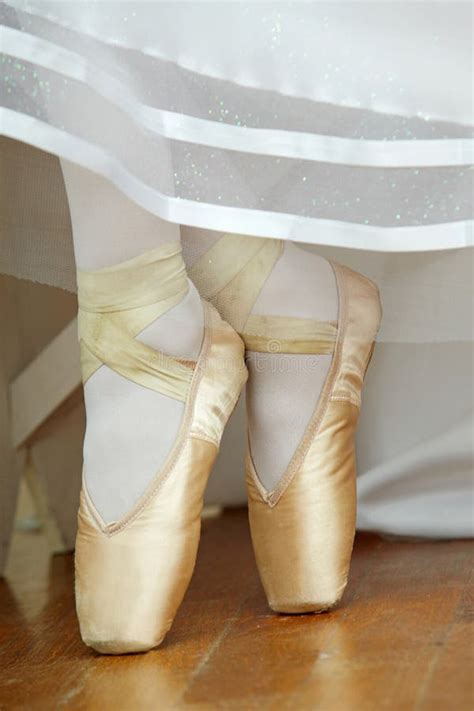 Baletu 1 nogi buty obraz stock. Obraz złożonej z arte - 2378157