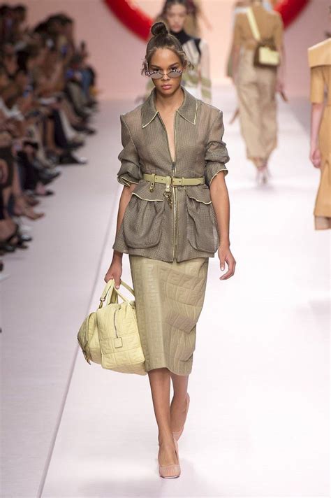 Коллекция Fendi весна-лето 2019 | Fashion, Fashion week, Spring summer ...