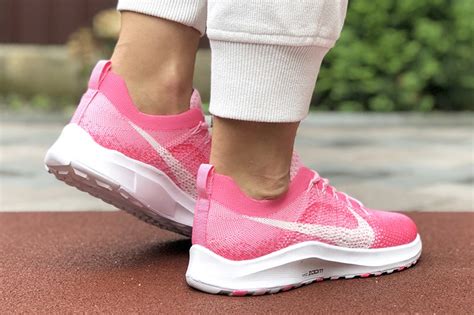 Купить женские кроссовки Nike Air Zoom розовые