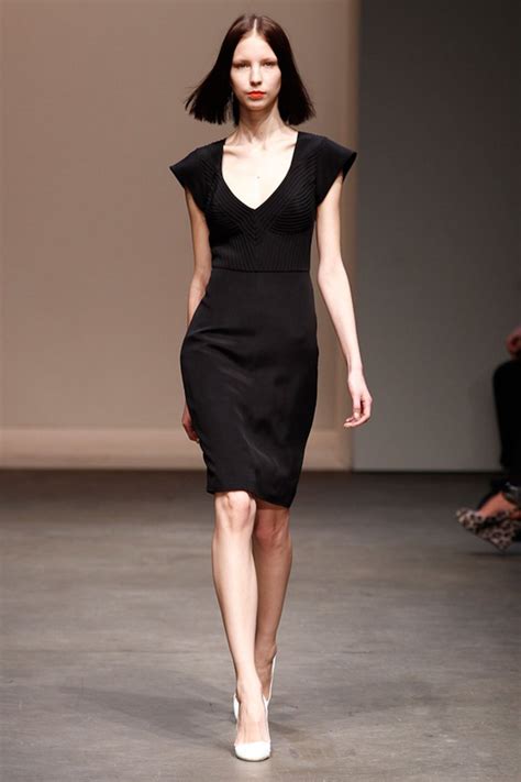 Yeojin Bae 2011/12秋冬高级成衣系列时装发布秀 — New York Fall 2011-天天时装-口袋里的时尚指南