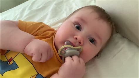 Малыш не хочет сосать соску 😞 Дэнни против пустышек 🍼 Кексу 6 месяцев 😍 ...