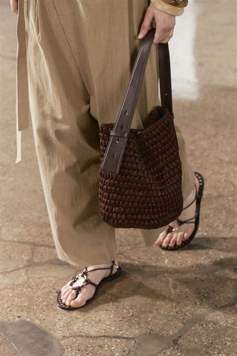 Zara Сумка-мешок из макраме en 2024 | Bolso tipo balde, Bolso, Bolso ...