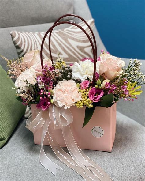 ЦВЕТЫ • Владивосток • ШАРЫ on Instagram: “Букет в сумочке 💐 - элегантно ...