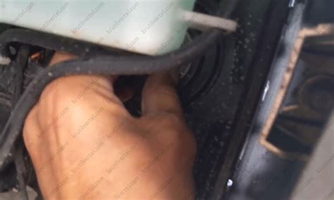 Замена лампы в передней противотуманной фаре Hyundai Creta