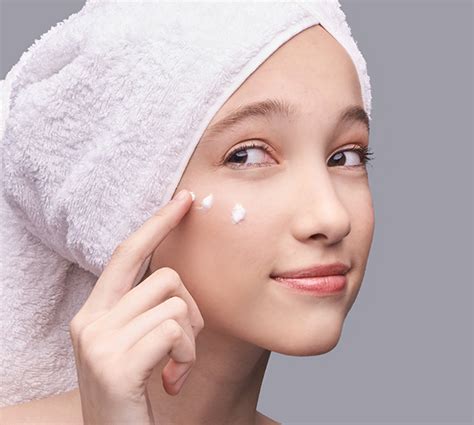 Как подбирать и применять косметику для подростковой кожи?