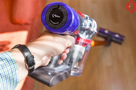 Dyson V8 Absolute im Test - Was leistet der Luxus-Akkustaubsauger?