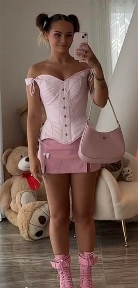 Stunning : r/sidegirlies