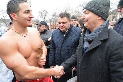 Самуил извади за трети път кръста в Монтана /снимки/