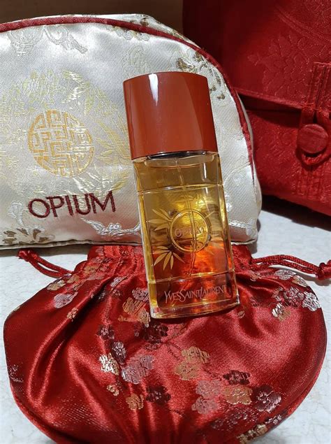 Opium (1977) Yves Saint Laurent Parfum - ein es Parfum für Frauen 1977