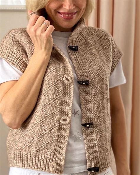 Жилет на пуговицах in 2024 | Knit outfit, Easy knitting, Vest pattern