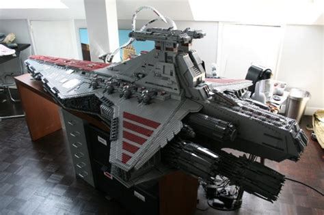 Модель звездного разрушителя из LEGO