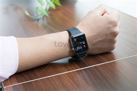 Smart Wear Use Scenes Picture And HD Photos | Free Download On Lovepik