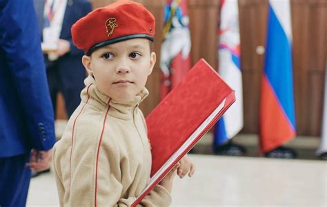 Встречающего бойцов "Операции Z" маленького Лёшу посвятили в юнармейцы