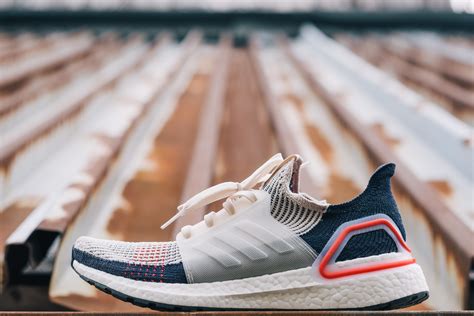 Экспресс-обзор кроссовок adidas Ultraboost 19