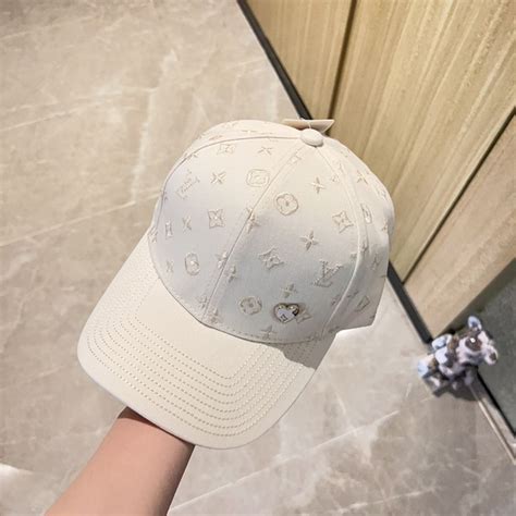Шапка Louis Vuitton купить на OZON по низкой цене (1391726306)
