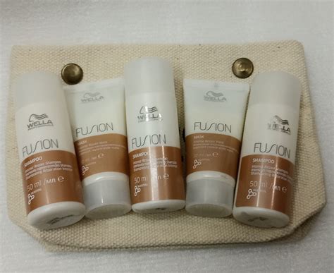 Дорожный набор для волос Wella Professionals в косметичке 5 продукта ...