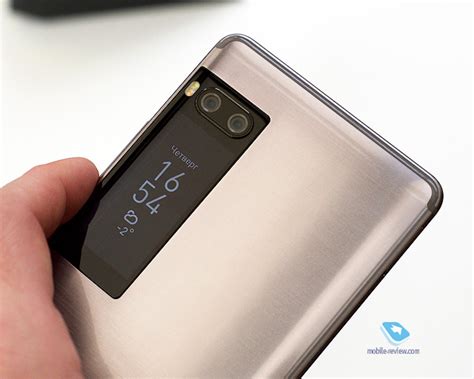 Mobile-review.com Второй дисплей в Meizu PRO 7 Plus