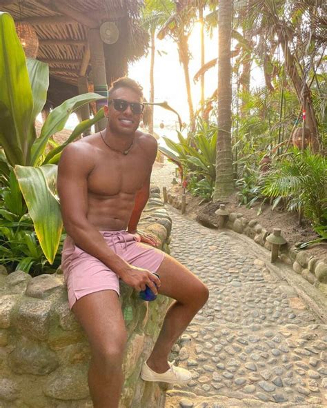 Aaron Clancy Reportedly Had Girlfriend Back Home When On 'BIP'