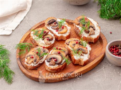 Брускетта с грибами и сыром (сливочным) — рецепт с фото пошагово