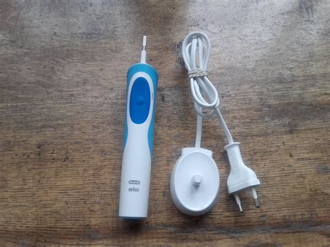 Szczoteczka BRAUN Oral-B Vitality Pro White 3709 - 7052284906 ...