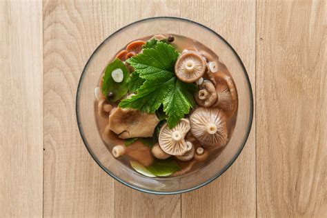 Хрустящие маринованные грузди на зиму – простой и вкусный рецепт, как ...