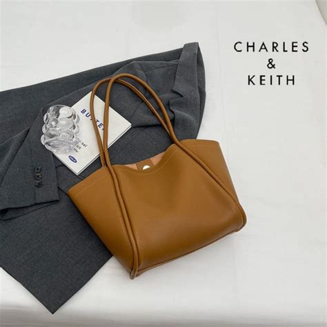 Charles&Keith Сумка на плечо мешок - купить с доставкой по выгодным ...
