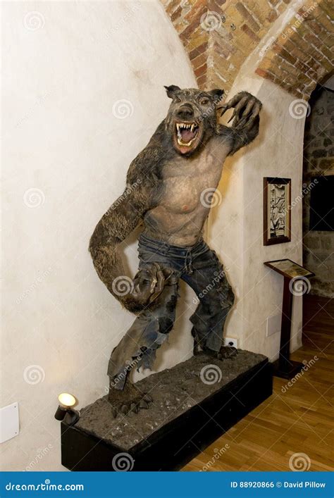 Lifesize Staty Av En Varulv Redaktionell Bild - Bild av italy, staty ...