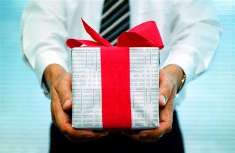 Что можно интересное подарить коллегам на 23 февраля?