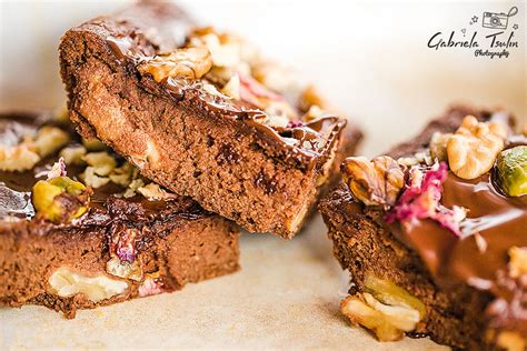 Нисковъглехидратно шоколадово брауни с орехи и розова вода | Food ...