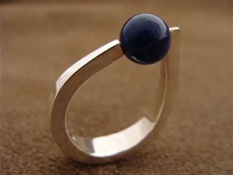 Pin de PaulaS . em I get distracted by shinny things | Joias, Aneis ...