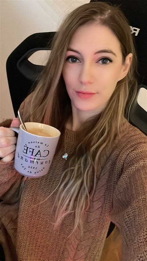Lory on Twitter: "Woah schon 21 Tage hintereinander live. Mit Kaffee ...