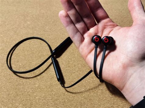 Обзор Beats Flex. Лучшие наушники для iPhone в бюджете до 4 990 рублей ...