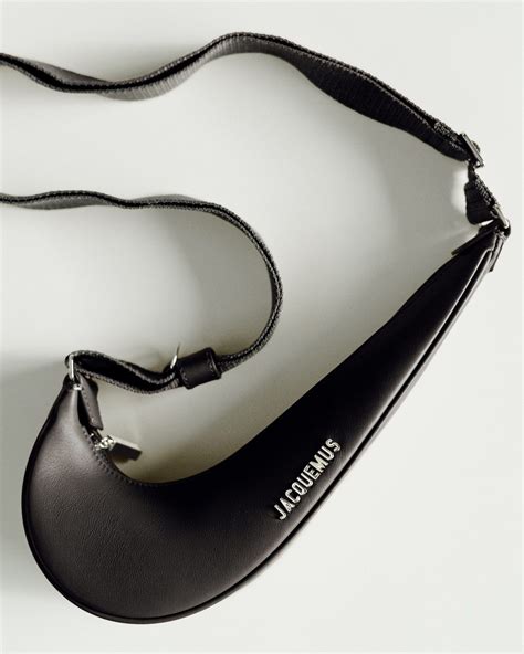 Сумка Jacquemus X Nike: Сколько стоит и когда ее можно купить ...