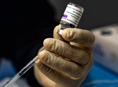 На Украине начали вакцинацию от ковида препаратом Pfizer